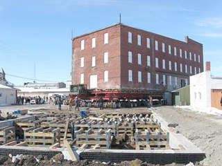 News 1,000 ton building relocated - SalvoWEB USA