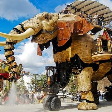 News Giant elephant made from reclaimed materials - SalvoWEB France