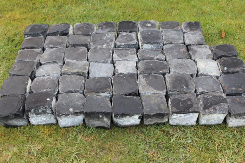 Antique & Reclaimed Reclaimed French blue-black cobblestones in basalt ...