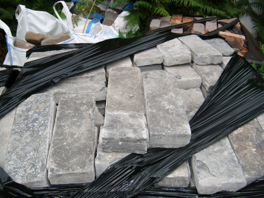 Antique & Reclaimed Cobbles , stone sets natural stone paving - SalvoWEB UK