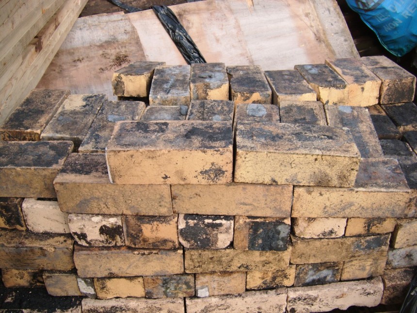 Antique & Reclaimed Reclaimed yellow imperial bricks- SalvoWEB UK