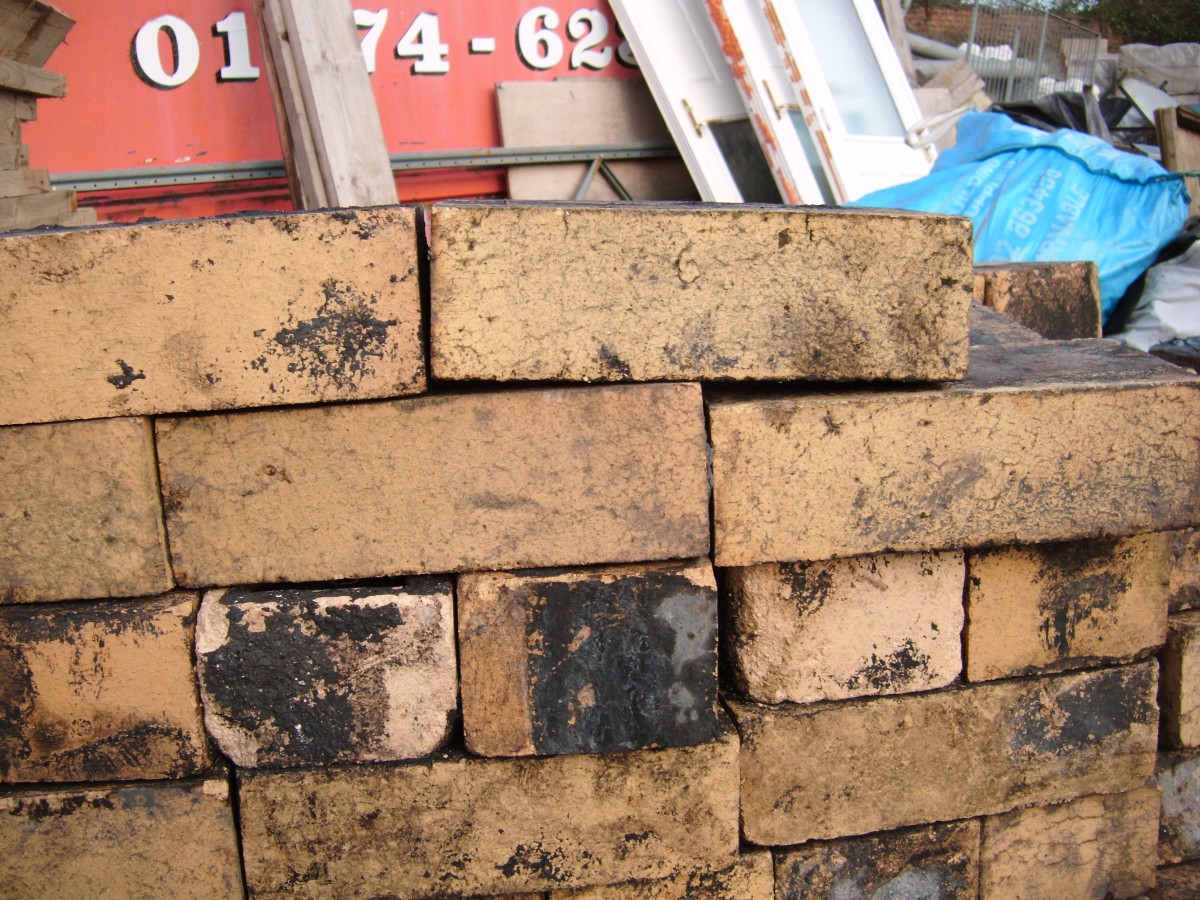 Antique & Reclaimed Reclaimed yellow imperial bricks- SalvoWEB UK