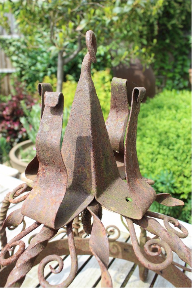 Antique & Reclaimed Antique iron Dutch Game Crown - SalvoWEB UK