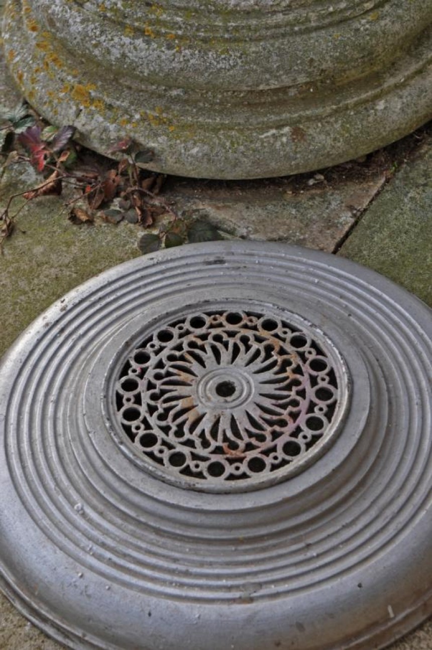 Antique & Reclaimed rare circular antique cast iron radiator- SalvoWEB UK