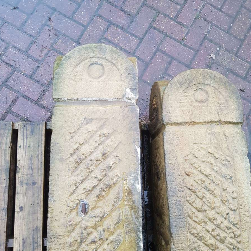 Antique & Reclaimed Stone gate posts- SalvoWEB UK