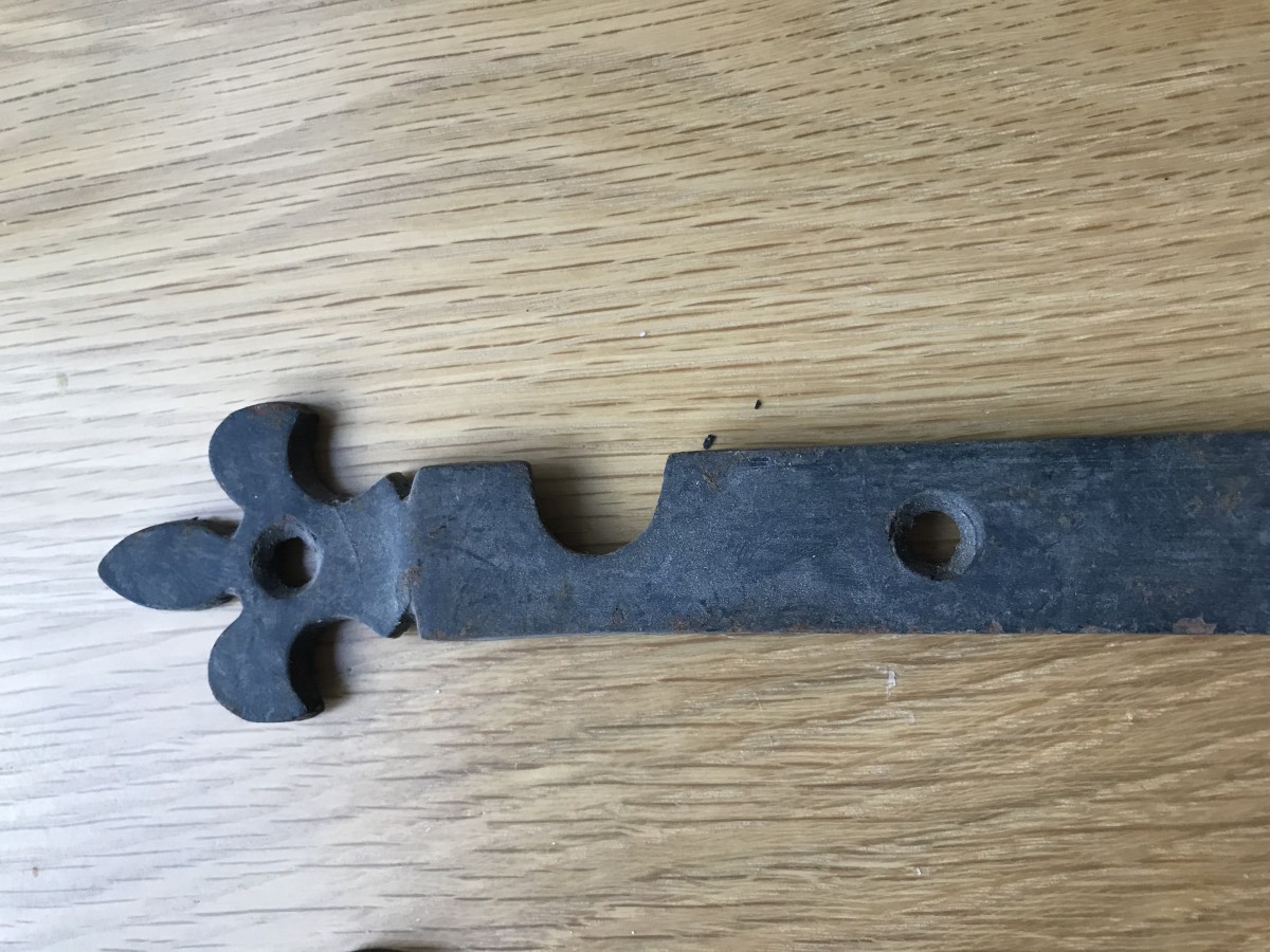 Antique & Reclaimed 4 Original Cast Gothic Straps- SalvoWEB UK