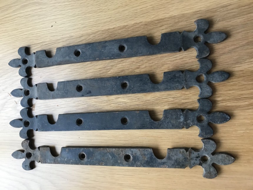 Antique & Reclaimed 4 Original Cast Gothic Straps- SalvoWEB UK