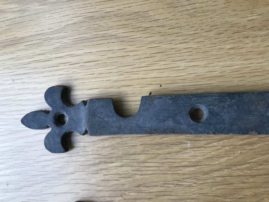 Antique & Reclaimed 4 Original Cast Gothic Straps- SalvoWEB UK