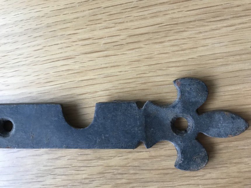 Antique & Reclaimed 4 Original Cast Gothic Straps- SalvoWEB UK