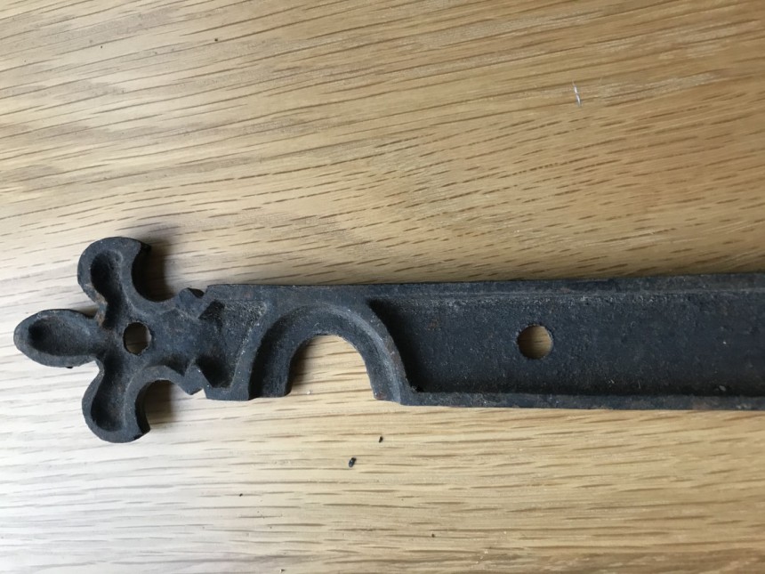 Antique & Reclaimed 4 Original Cast Gothic Straps- SalvoWEB UK