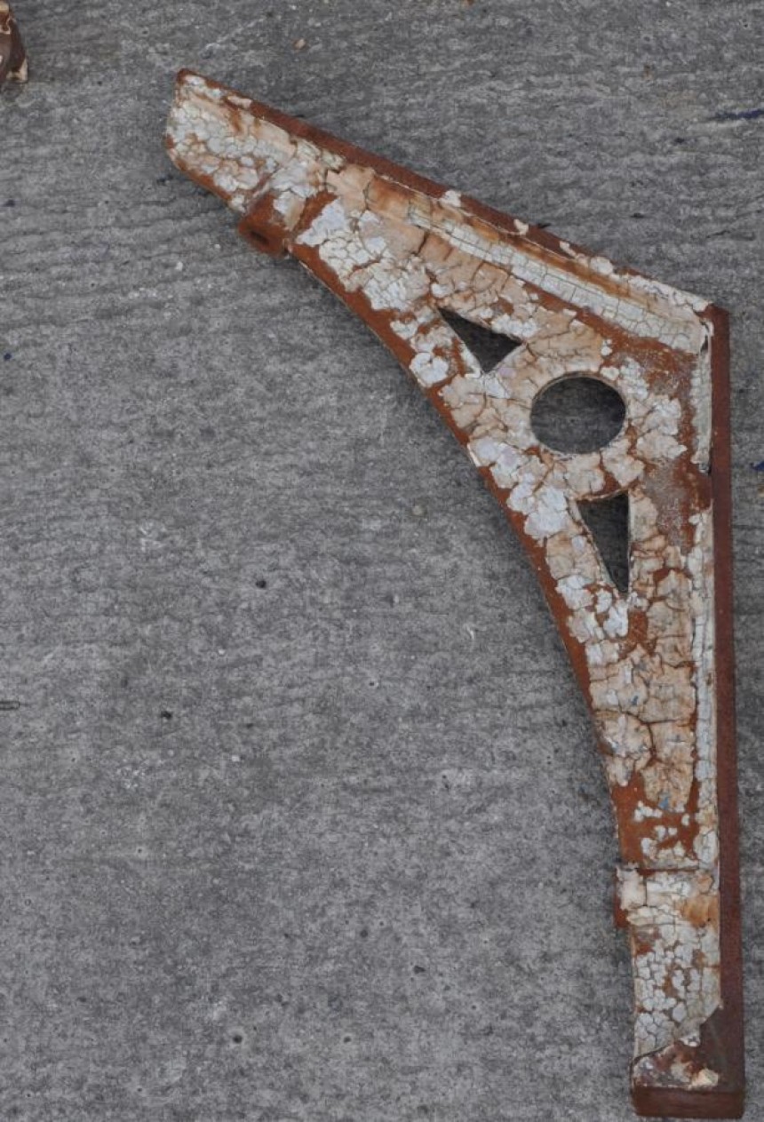 Antique & Reclaimed victorian cast iron brackets roof supports- SalvoWEB UK