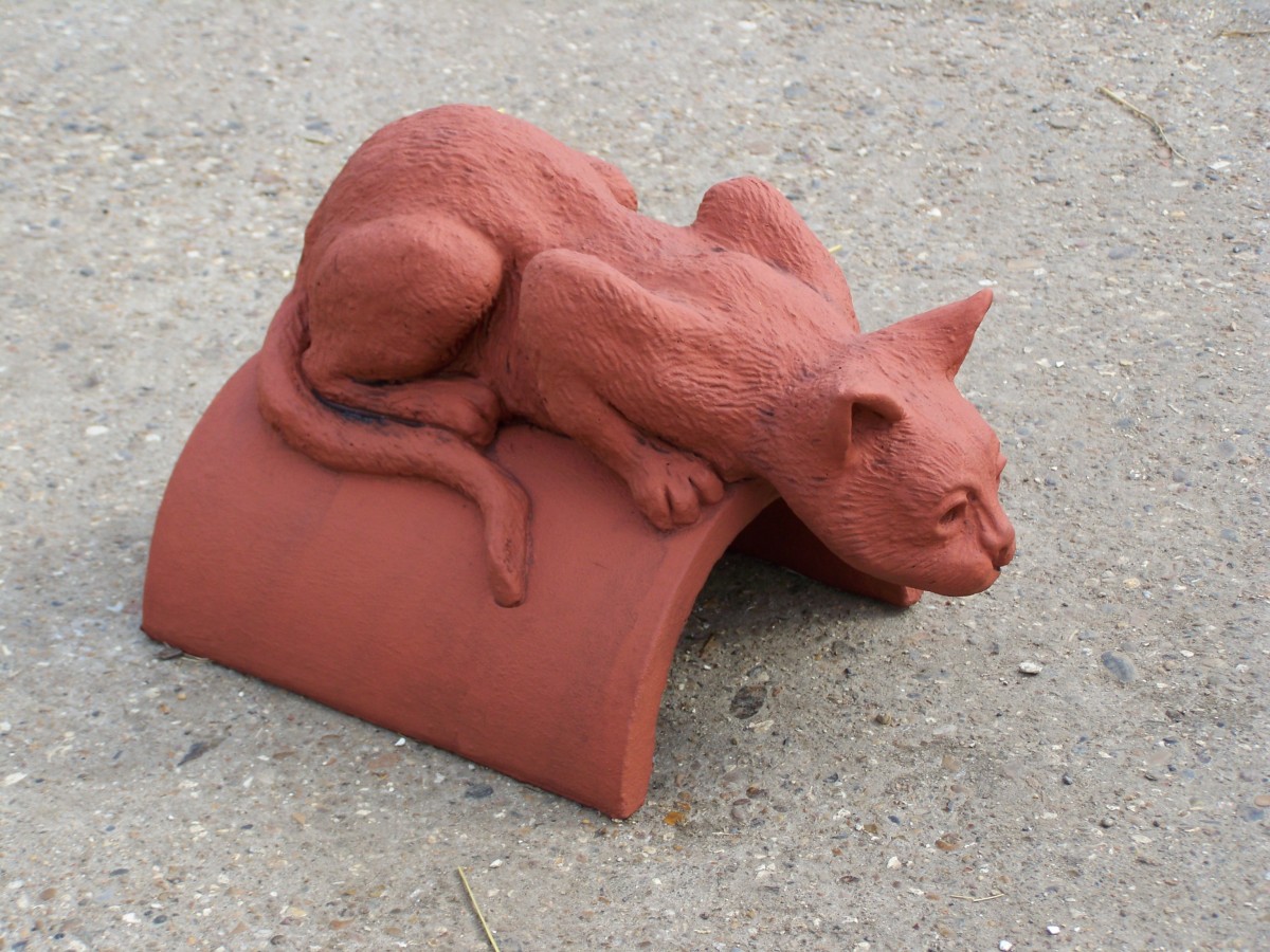 New & Repro Roof finial Cat on a half round tile- SalvoWEB UK