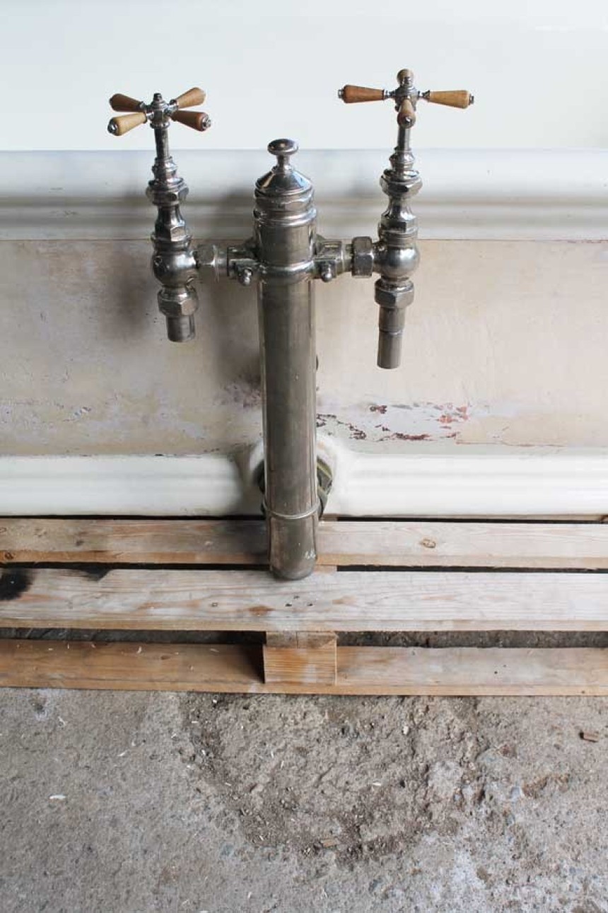 Antique & Reclaimed Double ended fireclay bath- SalvoWEB UK