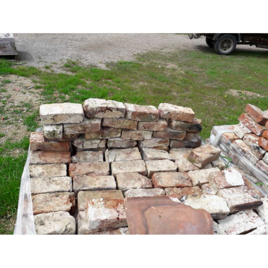 Antique & Reclaimed Lincolnshire Red Barn Bricks Circa 1840- SalvoWEB UK