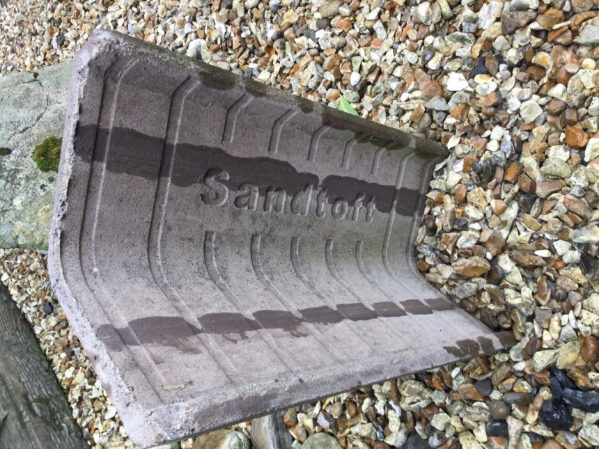 New & Repro New Sandtoft Legged Angle Ridge Tile Concrete Brown 400 ...