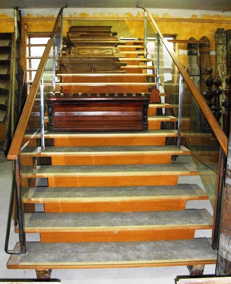 Antique & Reclaimed GDR gala-stairs - SalvoWEB Germany