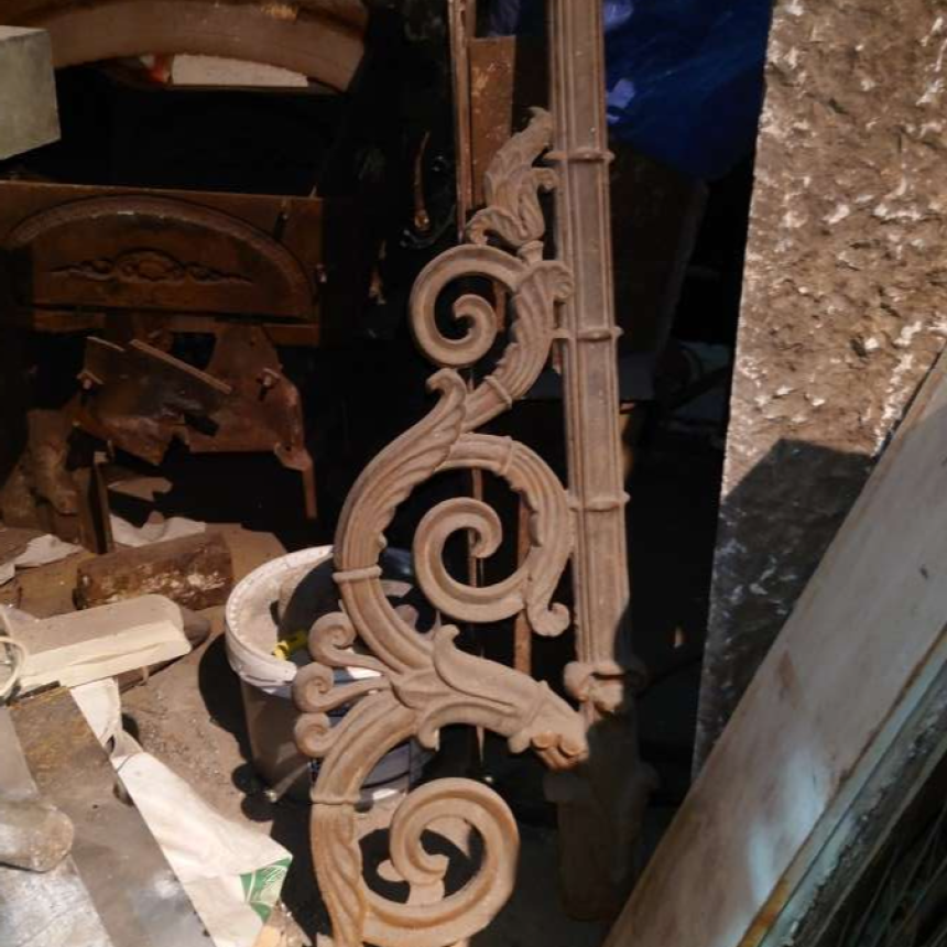 Antique & Reclaimed Cast iron railing support - SalvoWEB UK