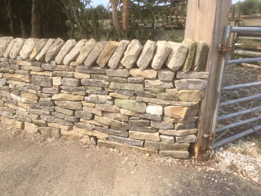 Antique & Reclaimed Yorkshire stone Dry-Stone Walling Stone- SalvoWEB UK