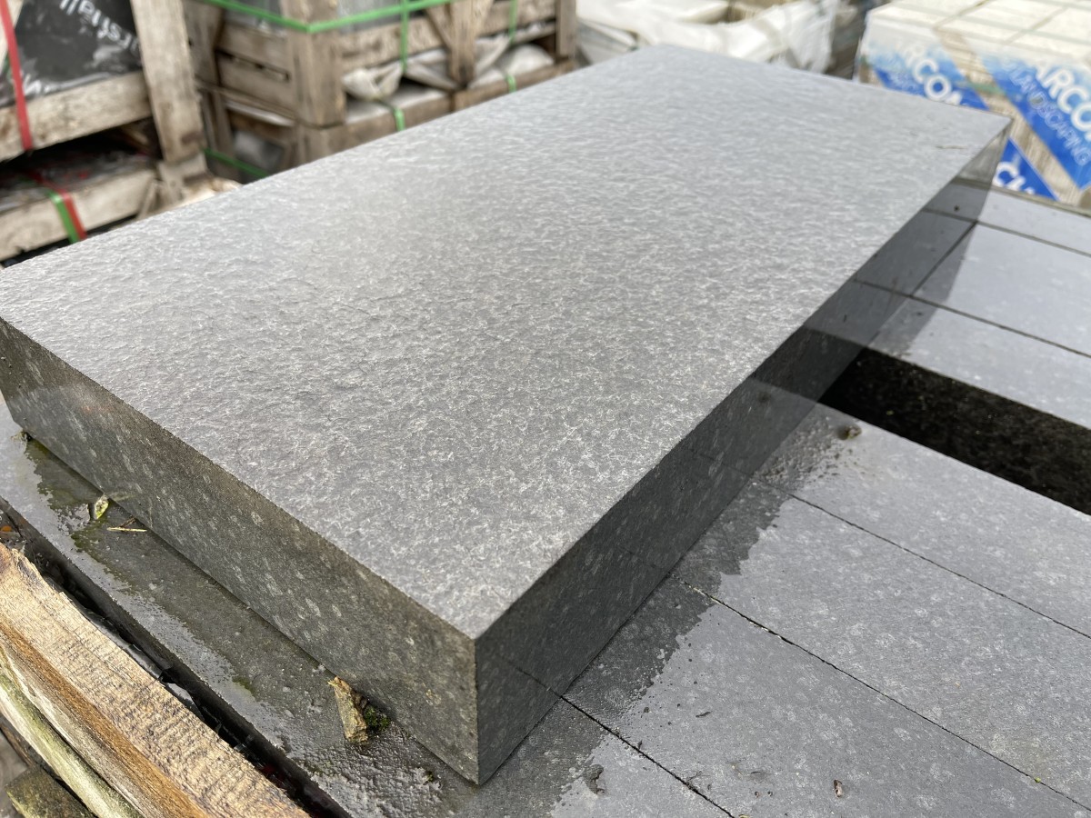 New & Repro New: Solid Granite Paving - SalvoWEB UK