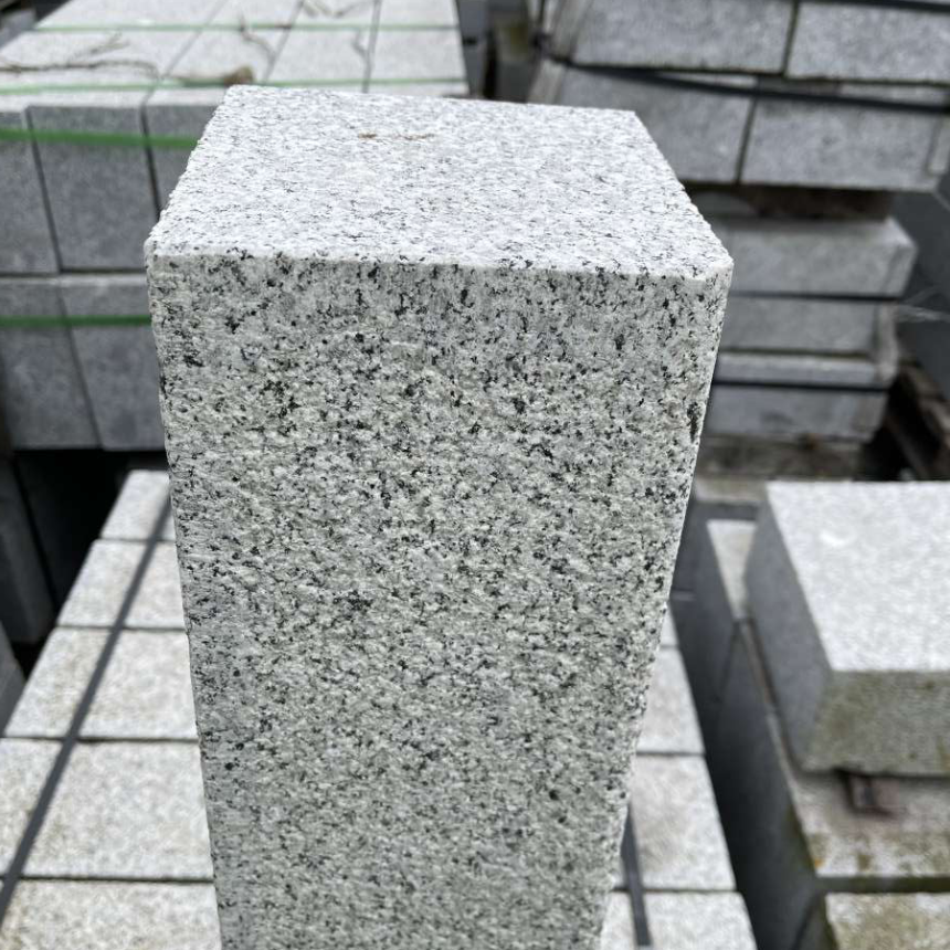 New & Repro New: Granite post, bollard, monolith - SalvoWEB UK