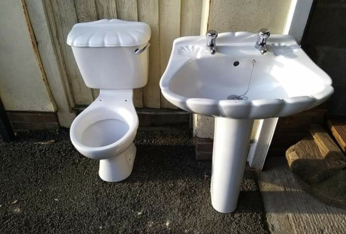 Wanted Alerts Qualitas Tahiti toilet and basin suite- SalvoWEB UK