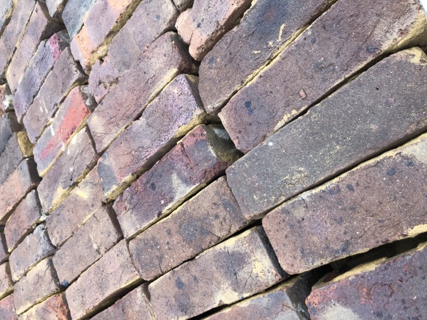 Antique & Reclaimed Reclaimed Bricks 20,000 Available - SalvoWEB UK