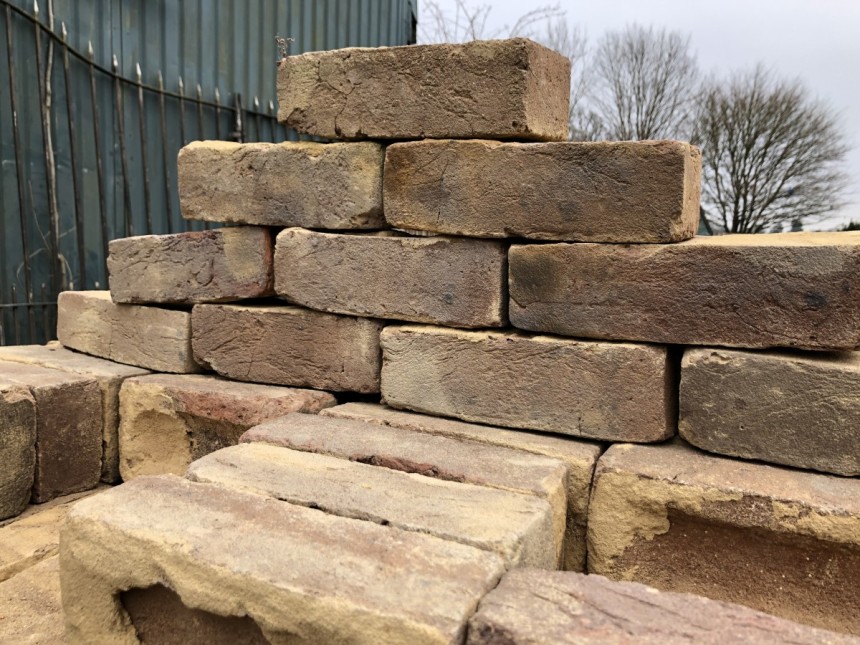 Antique & Reclaimed Reclaimed Bricks 20,000 Available - SalvoWEB UK