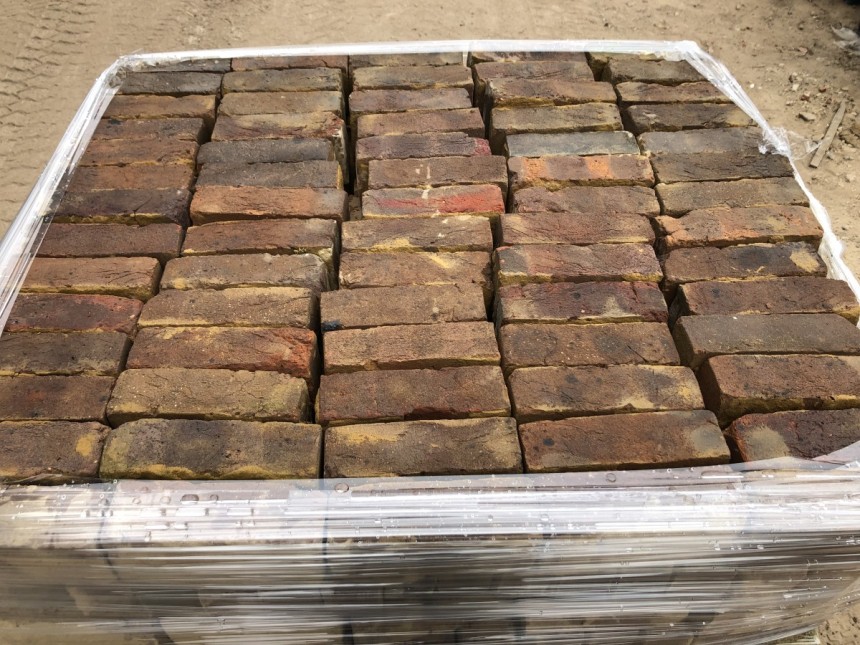 Antique & Reclaimed Reclaimed Bricks 20,000 Available - SalvoWEB UK