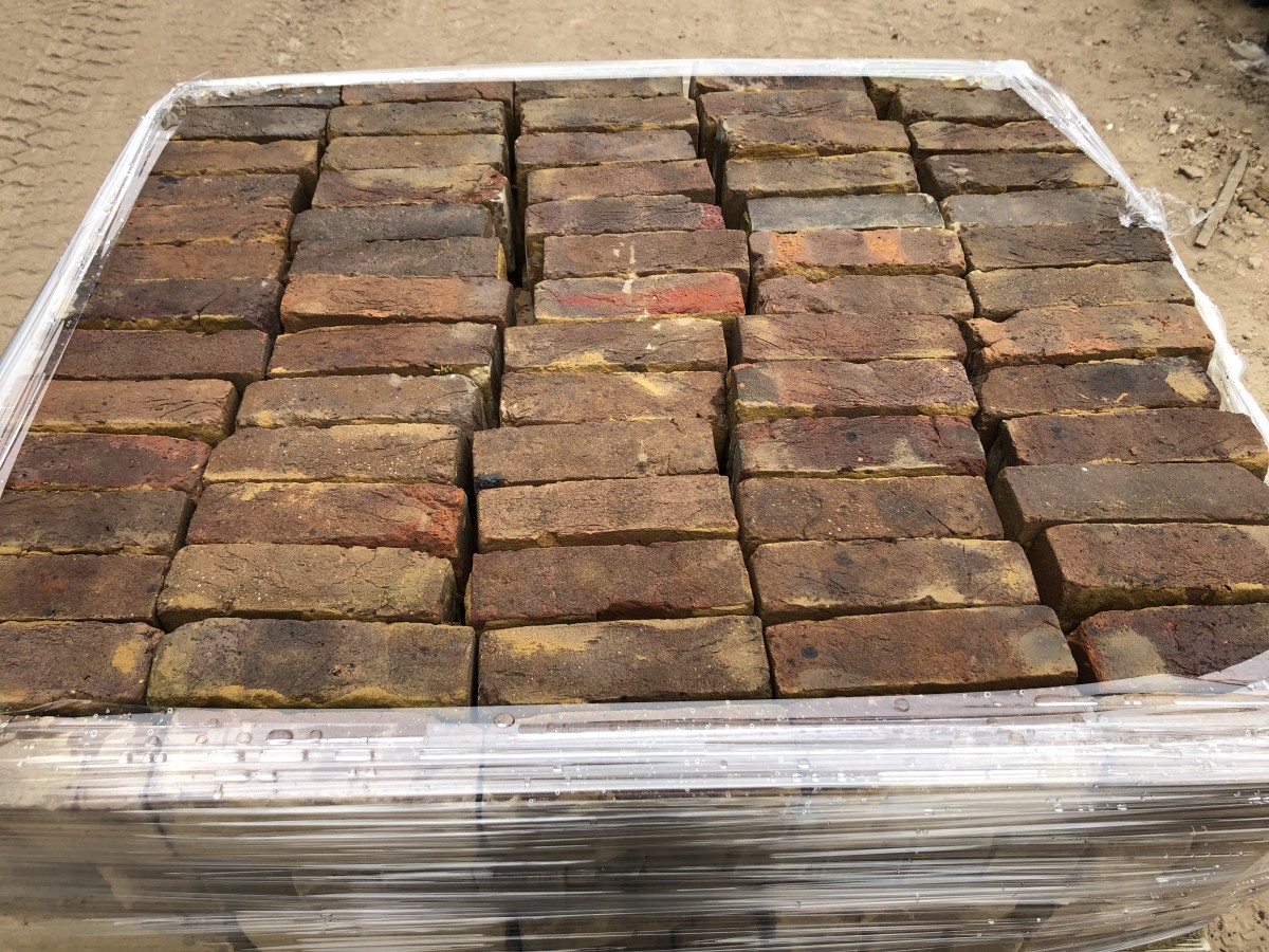 Antique & Reclaimed Reclaimed Bricks 20,000 Available - SalvoWEB UK