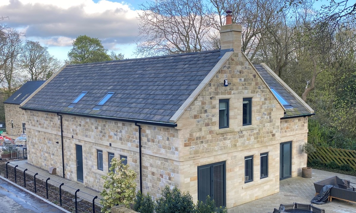 New & Repro New: Weathered Sandstone Roofing - SalvoWEB UK