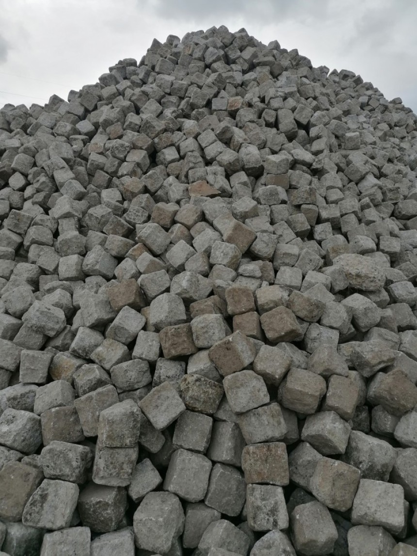 Antique & Reclaimed Reclaimed 4 inch Cube Granite Setts Silver/Grey ...