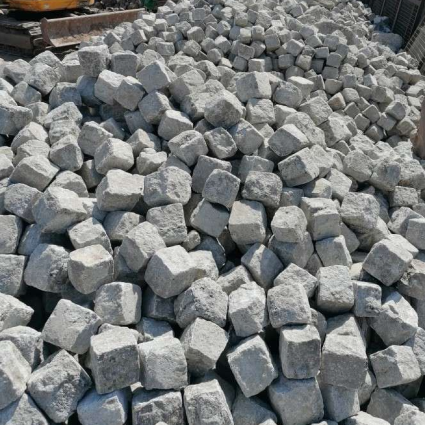 Antique & Reclaimed Reclaimed 4 inch Cube Granite Setts Silver/Grey ...