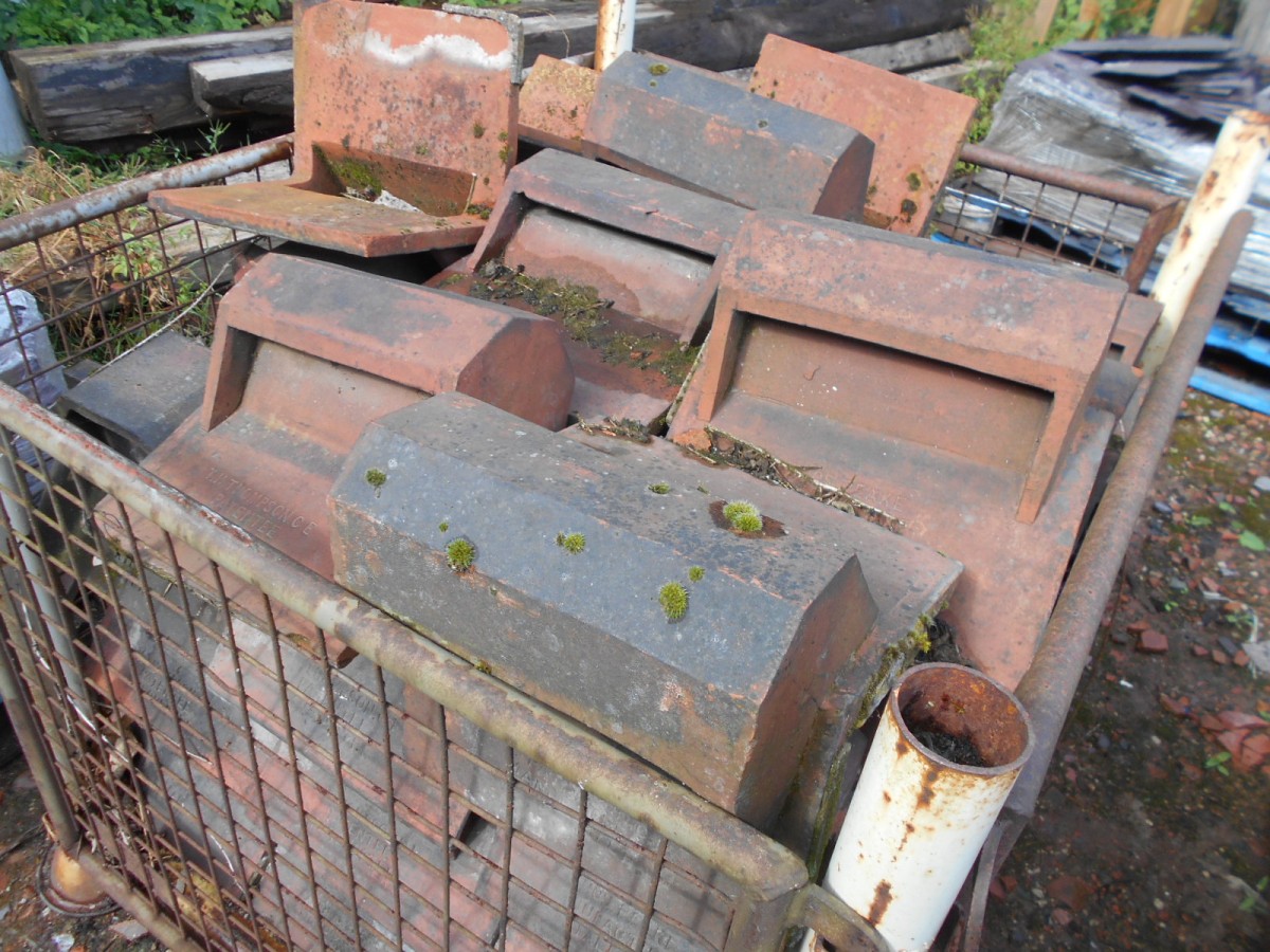 Antique & Reclaimed Reclaim Roof ridge tiles lots off ridges - SalvoWEB UK