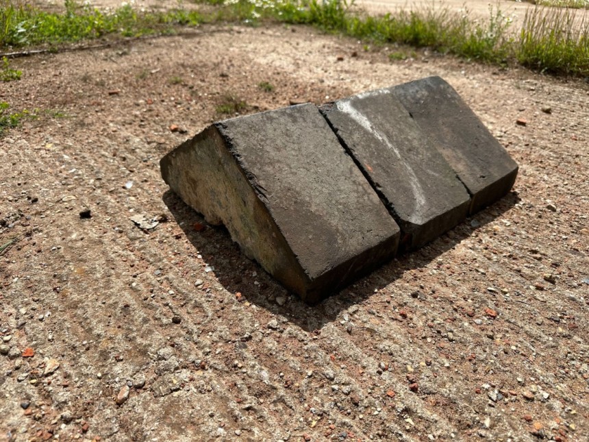 Antique & Reclaimed Triangle Blue Coping Bricks (Double skin wall ...