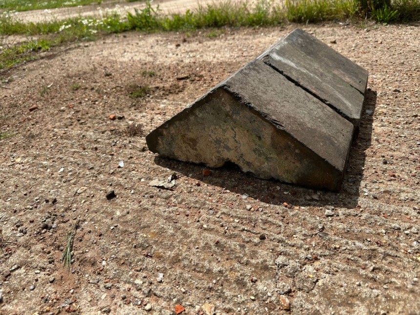 Antique & Reclaimed Triangle Blue Coping Bricks (Double skin wall ...