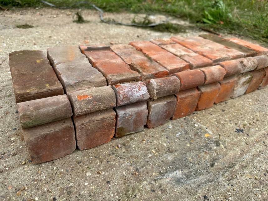 Antique & Reclaimed Red Special Corner Bead Brick- SalvoWEB UK