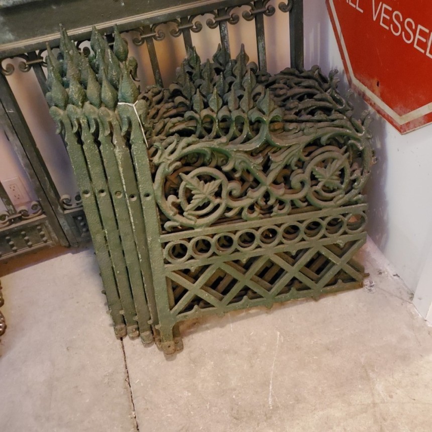 Antique & Reclaimed Cast Iron Cresting- SalvoWEB Canada