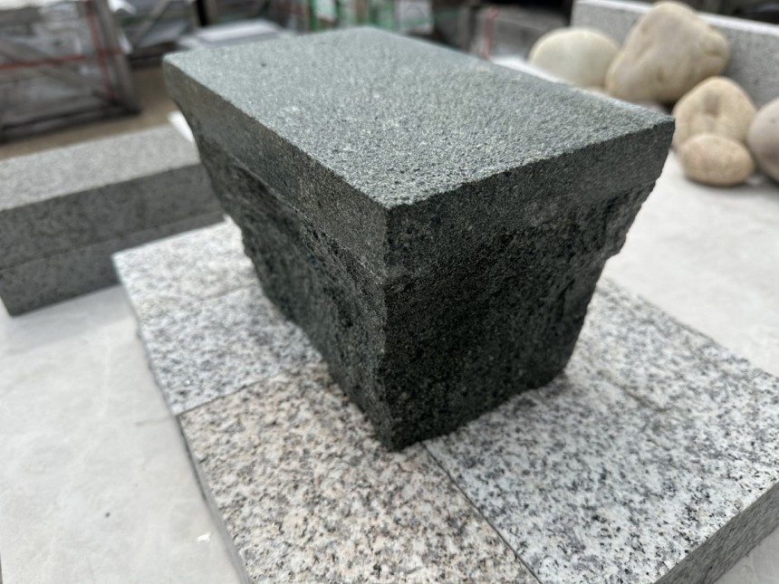 New & Repro New: Granite blocks - SalvoWEB UK