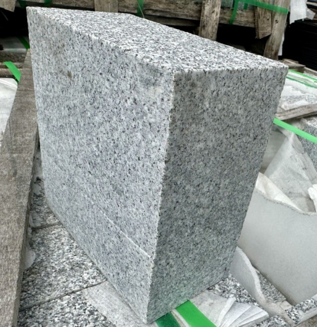New & Repro New: Granite blocks - SalvoWEB UK