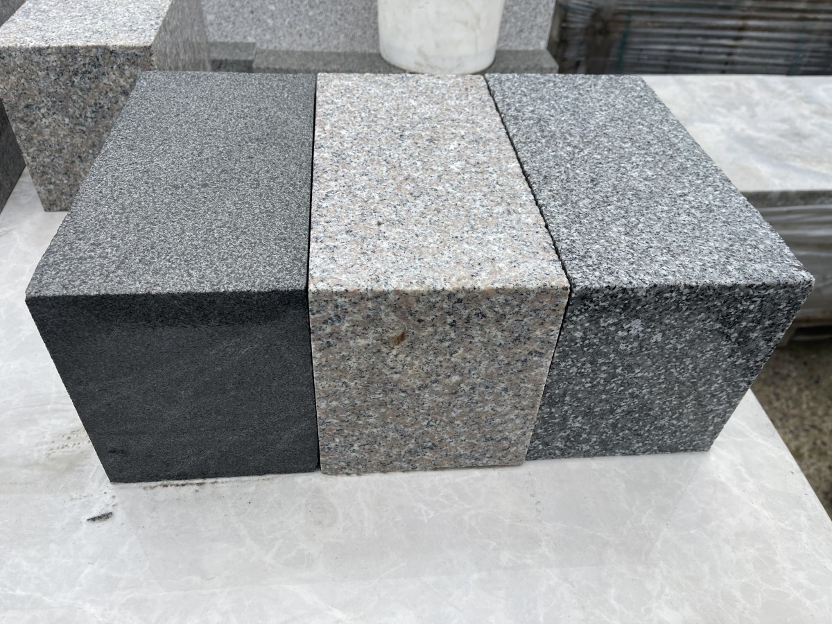 New & Repro New: Granite blocks - SalvoWEB UK