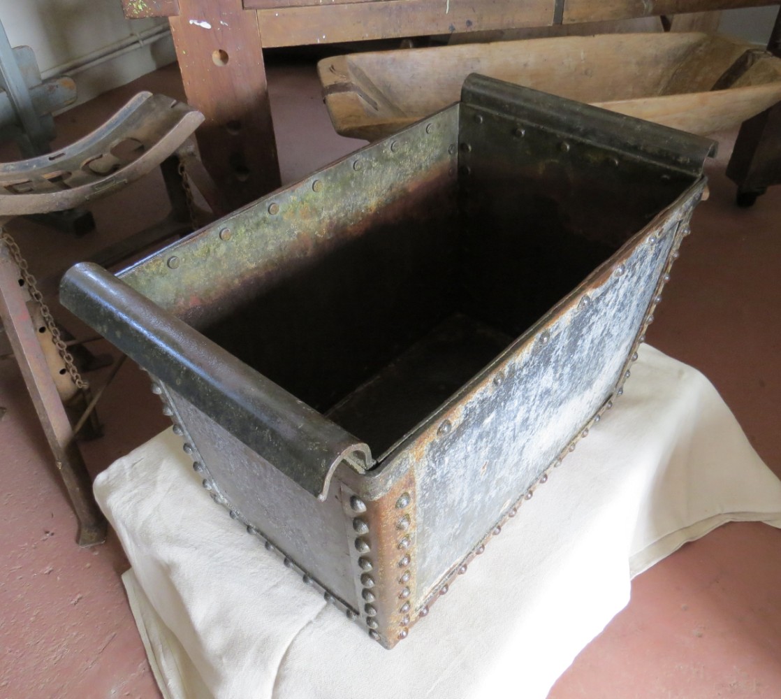 Antique & Reclaimed Antique galvanised riveted tank / Trough / Quencher ...