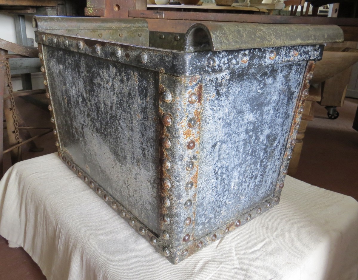 Antique & Reclaimed Antique galvanised riveted tank / Trough / Quencher ...