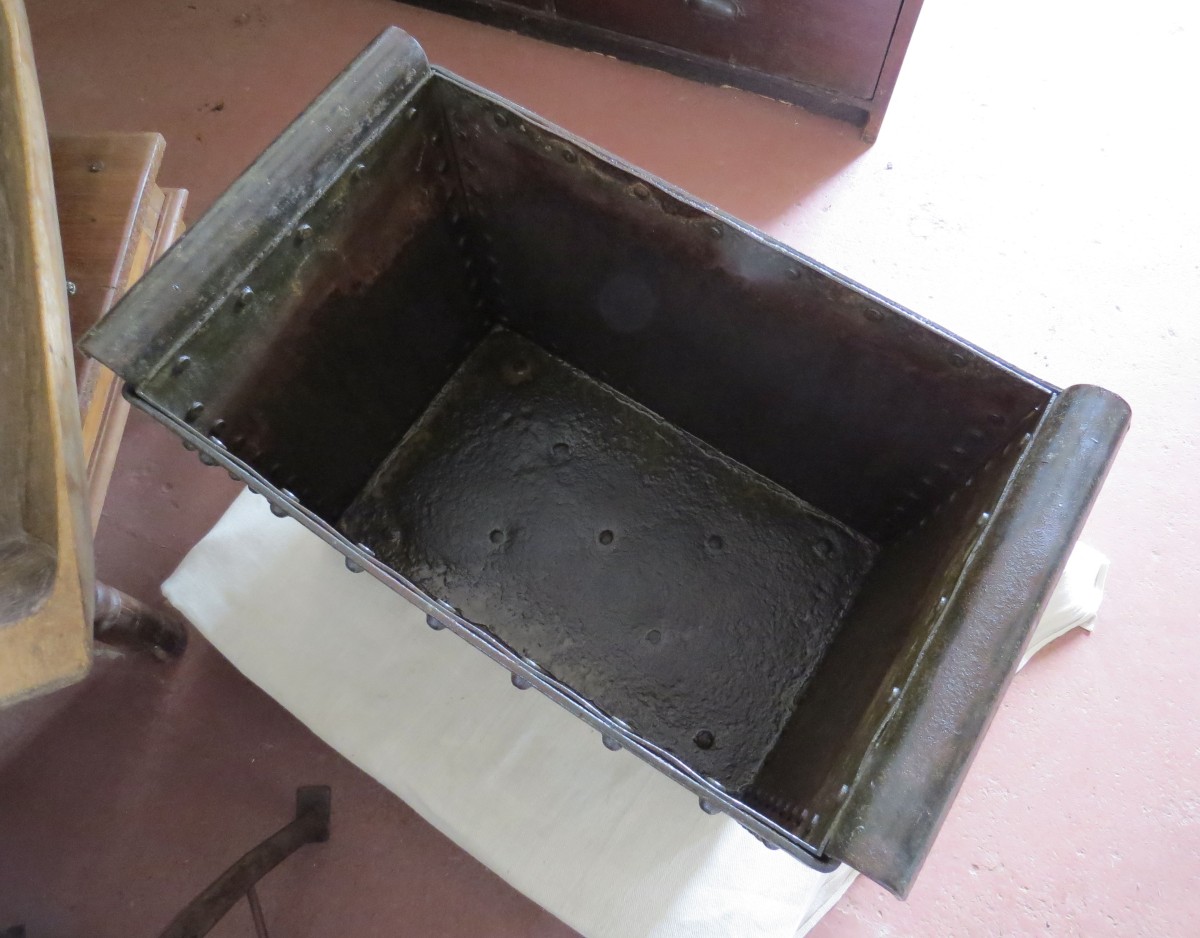 Antique & Reclaimed Antique galvanised riveted tank / Trough / Quencher ...