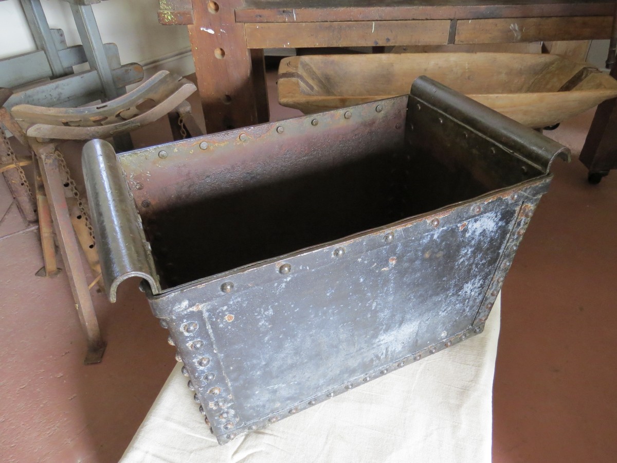 Antique & Reclaimed Antique galvanised riveted tank / Trough / Quencher ...