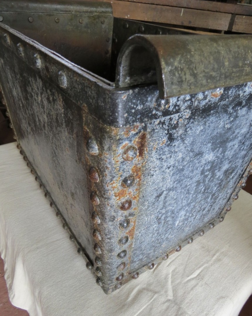 Antique & Reclaimed Antique galvanised riveted tank / Trough / Quencher ...