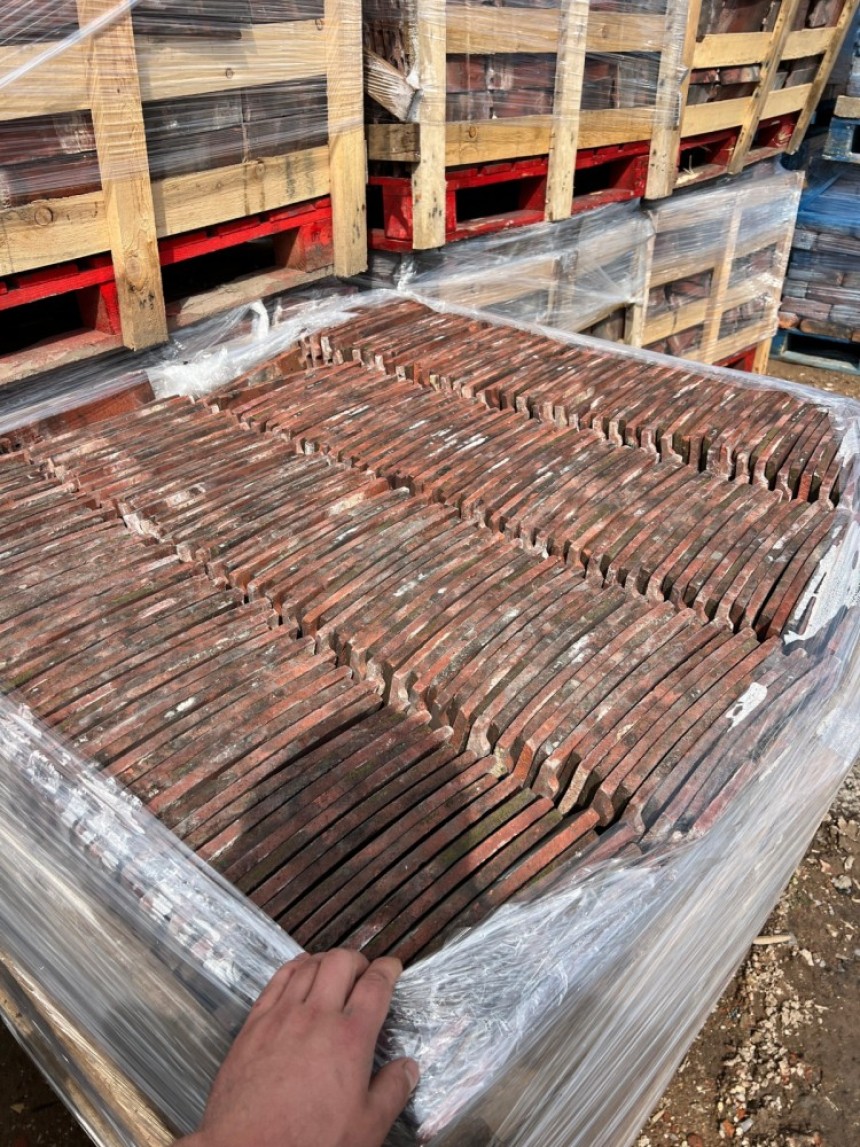 Antique & Reclaimed Reclaimed Dreadnought Red Clay Roof Tiles- SalvoWEB UK
