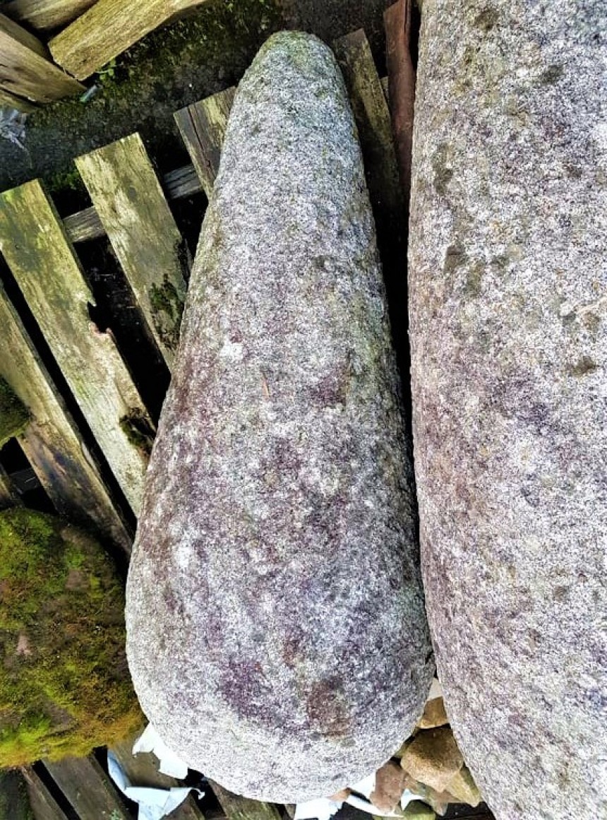 Antique & Reclaimed Solid Granite Menhir 900mm high- SalvoWEB UK