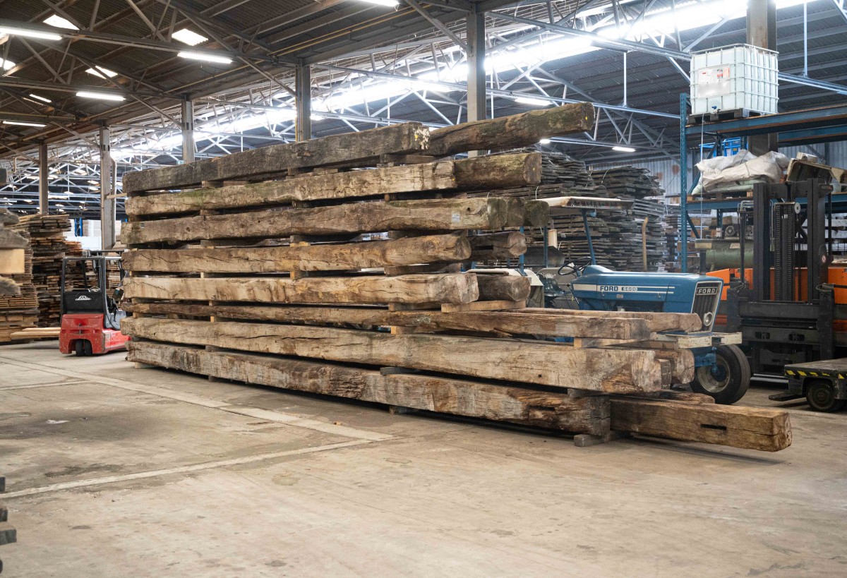 Antique & Reclaimed Reclaimed oak beams - good long lengths- SalvoWEB ...