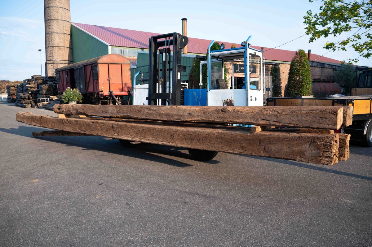 Antique & Reclaimed Reclaimed oak beams - good long lengths- SalvoWEB ...