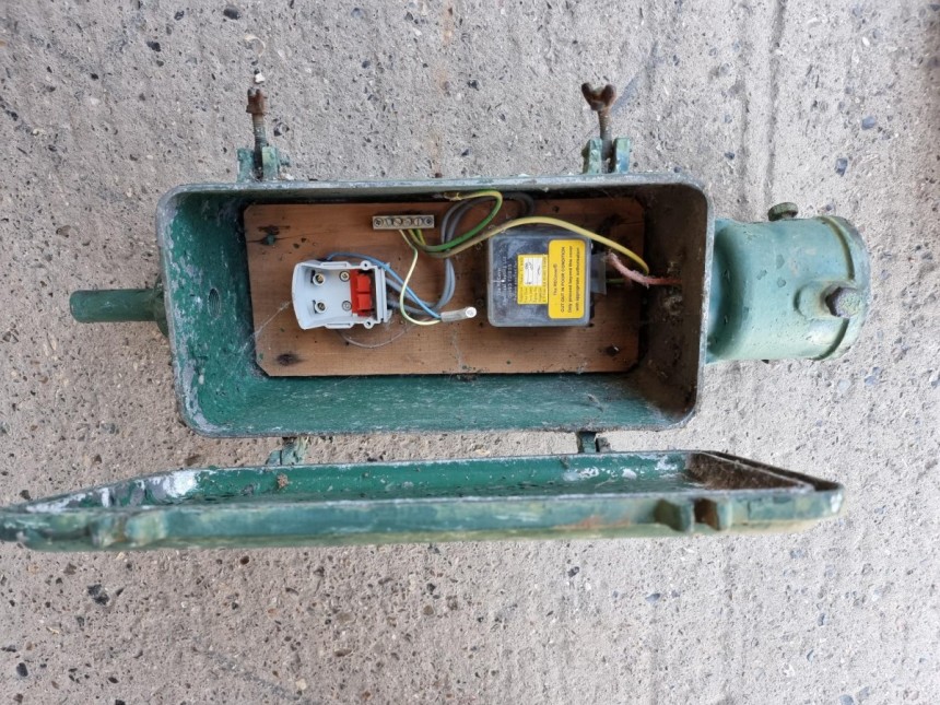 Antique & Reclaimed AC Ford Green Post Top Fuse Box- SalvoWEB UK